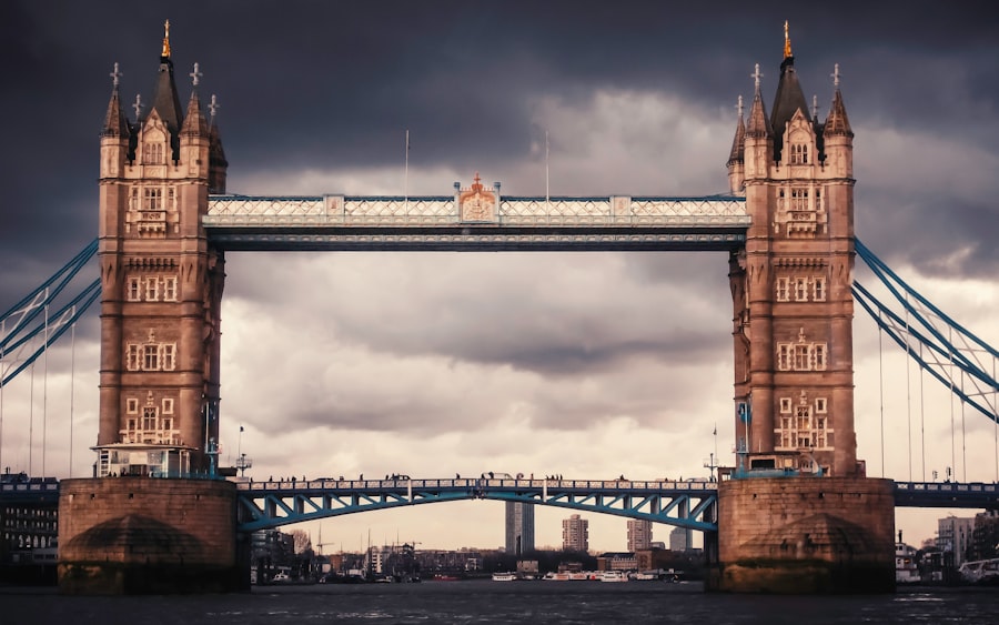London Bridge: A British Icon - London Pages